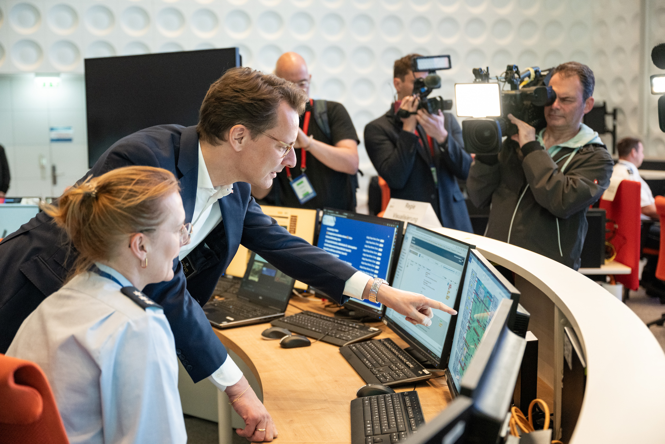 Vor Fußball-EM im Sportland.NRW: Ministerpräsident Wüst und ...